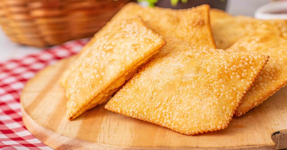 Uma receita saborosa para fazer em casa a massa de pastel de feira ...
